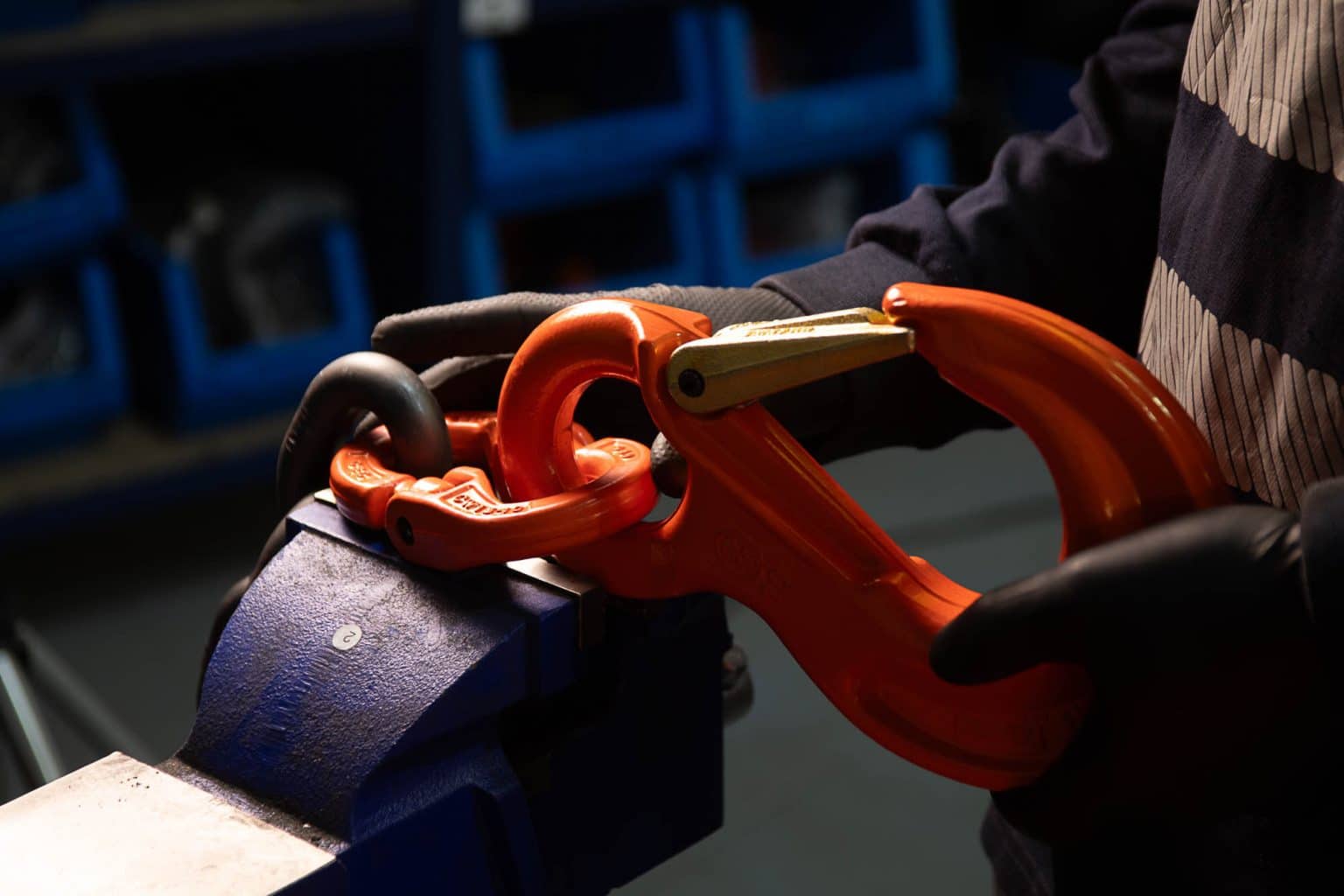 Ensamblaje de sistemas de cadena de elevación – Almacenes Delca