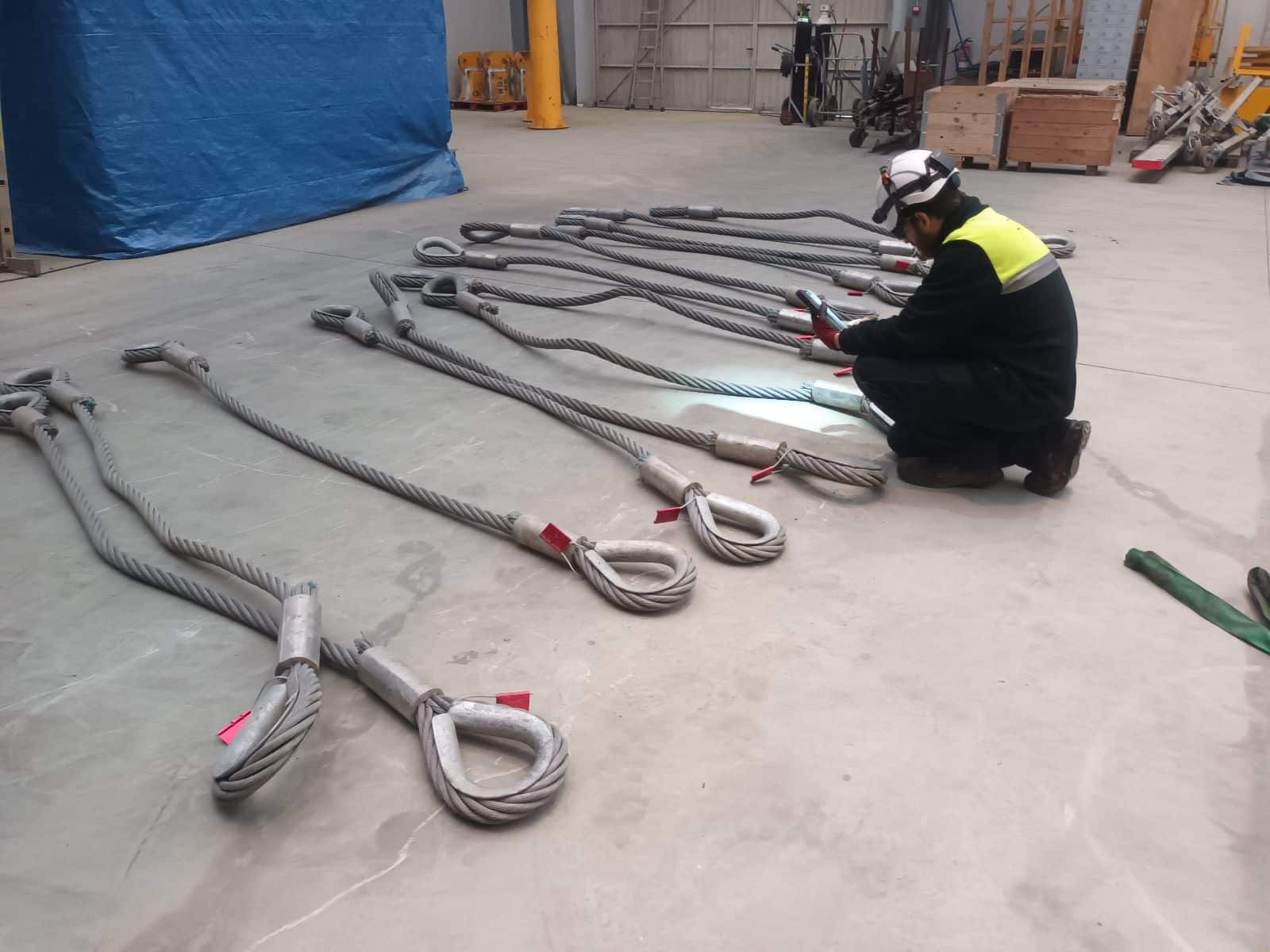 Inspección y reparación de medios de izado de cargas – Almacenes Delca